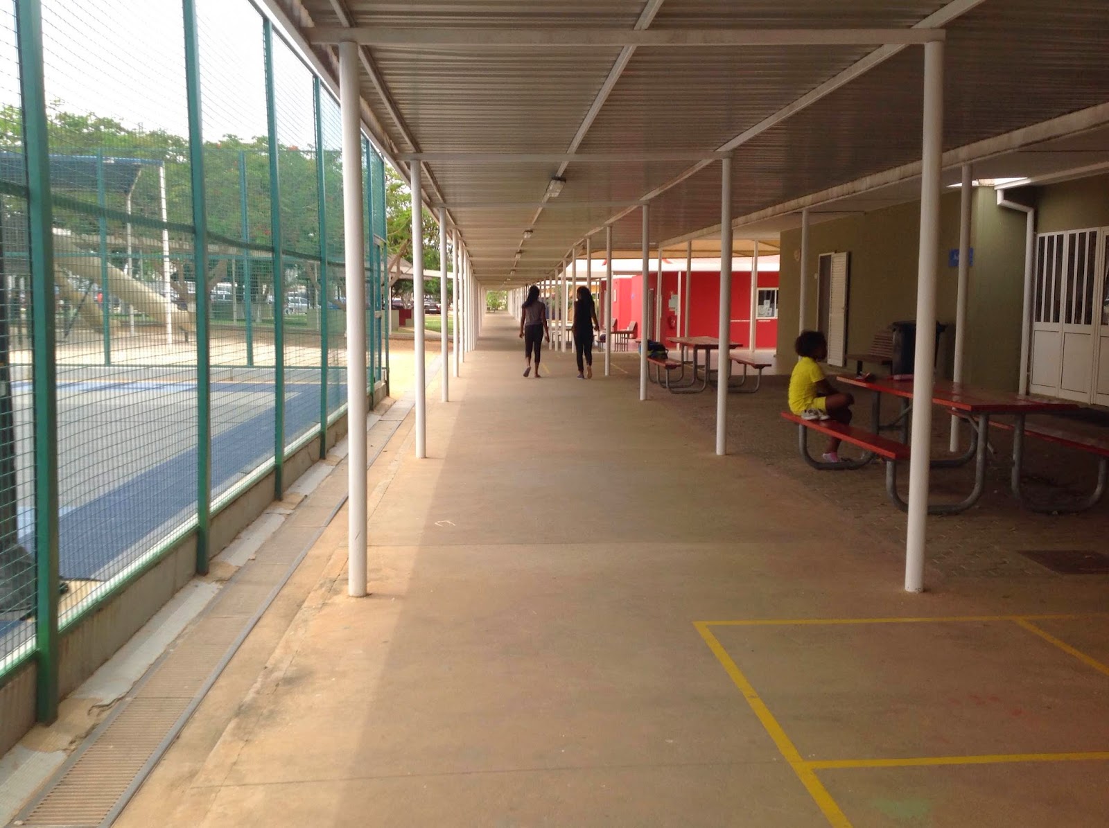 Os 5 em Angola: LIS - Luanda International School