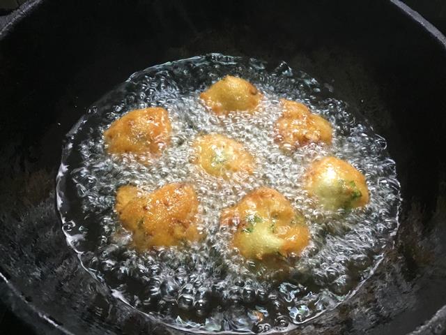 Kara Vadai | Pattani Paruppu (Yellow Split Peas) Bonda
