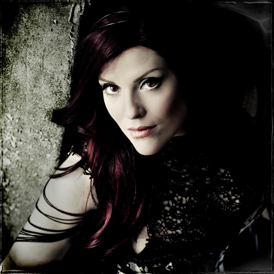 Diosas de la Oscuridad (English): Eve's Apple