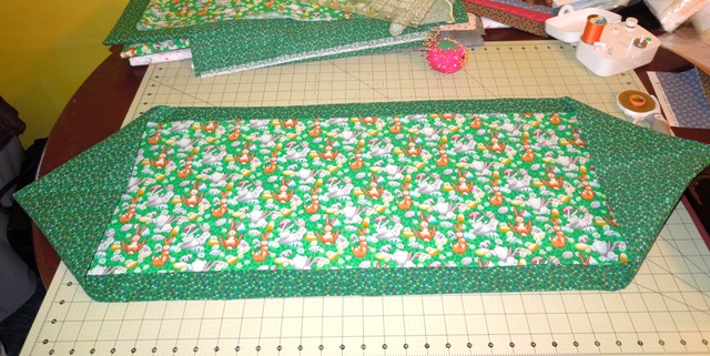 Quilt and Sew Forever: Ten Minute Table Runner - REALLY!!!