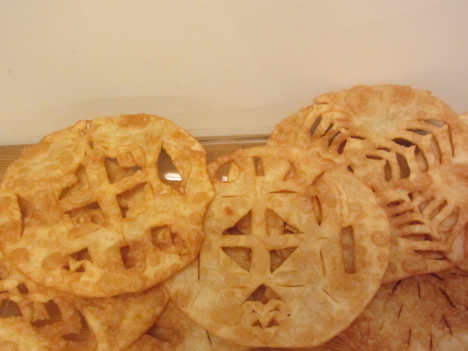 Top of the World Cakes: Icelandic Christmas "Leaf Bread" - Laufabrauð