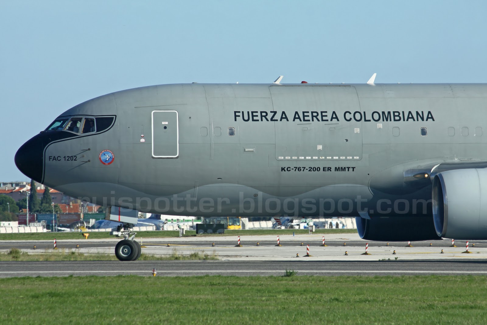 AVIAÇÃO - PLANE SPOTTING - PORTUGAL: FAC1202 - Colombia - Air Force KC ...