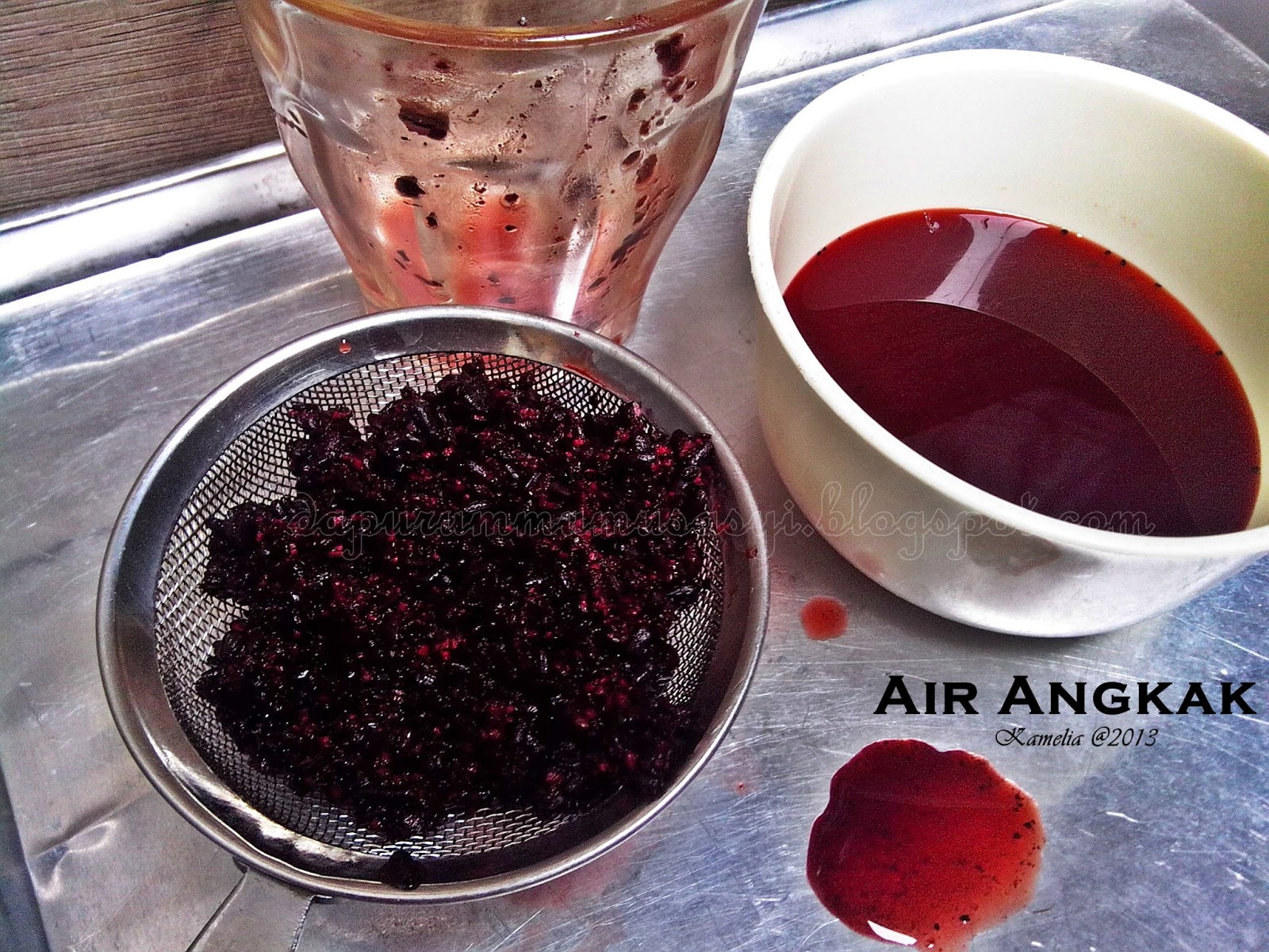 Cozy Kitchen : Air Angkak Sebagai Pewarna Merah Alami
