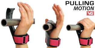 Kahvakuula kainalossa: Vetoremmit ja tukivyö; tukevat varusteet salilla ...