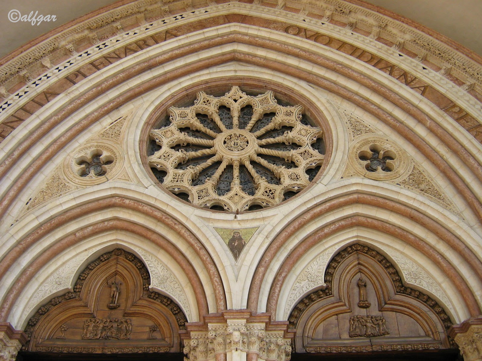 nontuttomaditutto: 367 rosone ad assisi