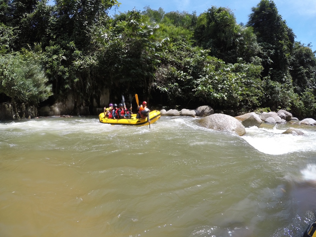 TRAVELOG: WATER RAFTING ULU SLIM, SLIM RIVER : Pengalaman meredah ...