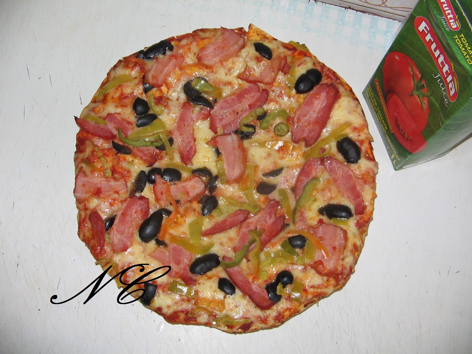 RETETE CULINARE DIN BUCATARIA MEA: Pizza cu blat lipie libaneza
