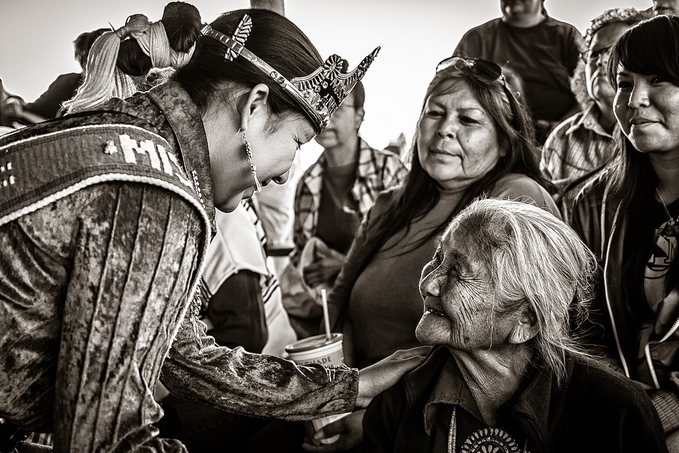 White Wolf : A photographic voyage into America's largest Native ...