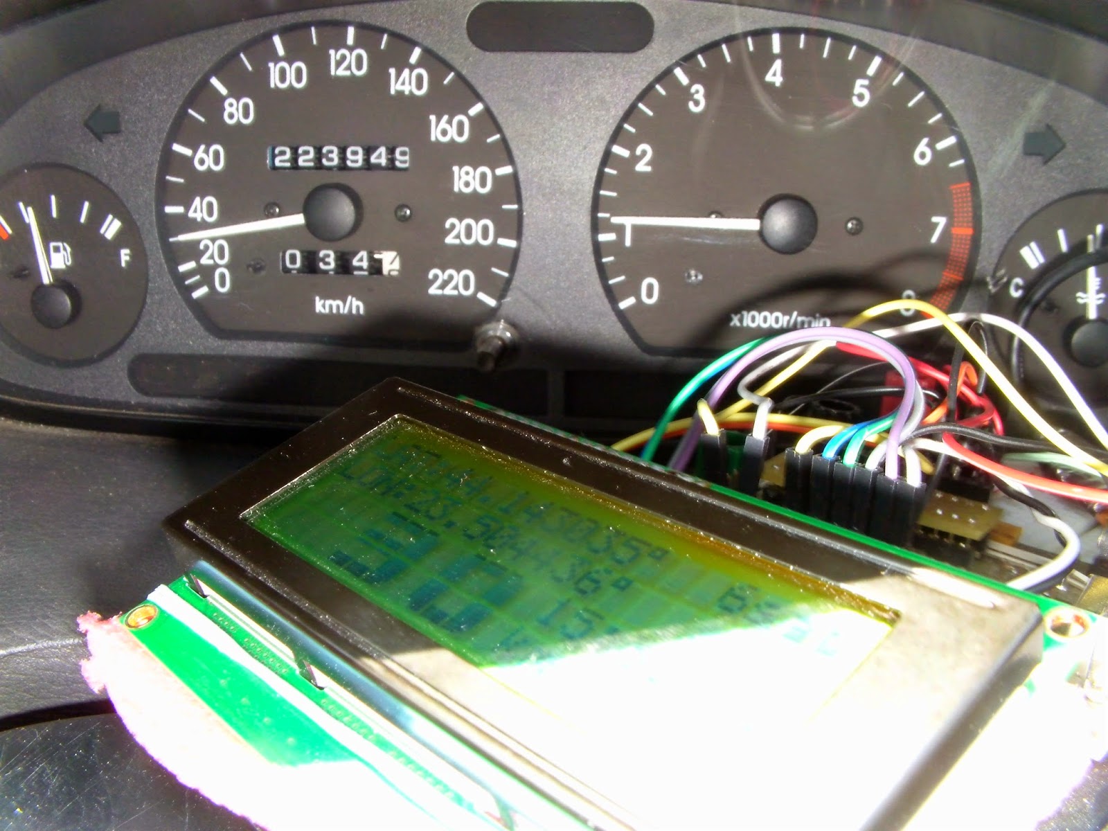 Arduino tehNiq: Old GPS receiver and Arduino = speedometer