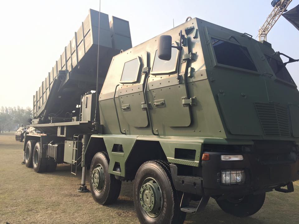 THAIDEFENSE-NEWS: กองทัพบกรับมอบ จรวดหลายลำกล้อง DTI-1G แบบนำวิถี