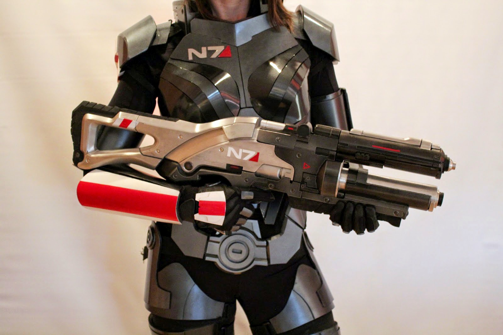 Halo 4 Light Rifle Build: N7 Mass Effect Armor