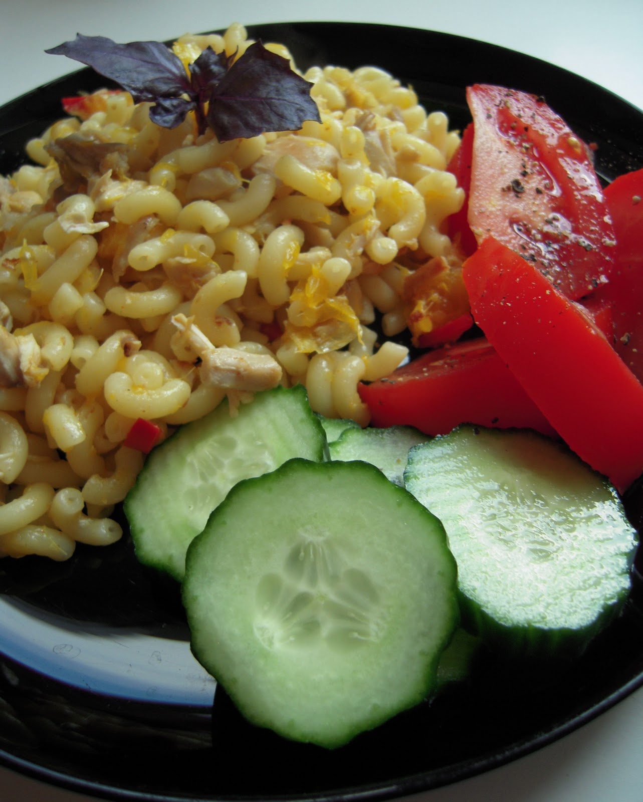 Noore perenaise katsetused: Makaronid kana ja apelsiniga.