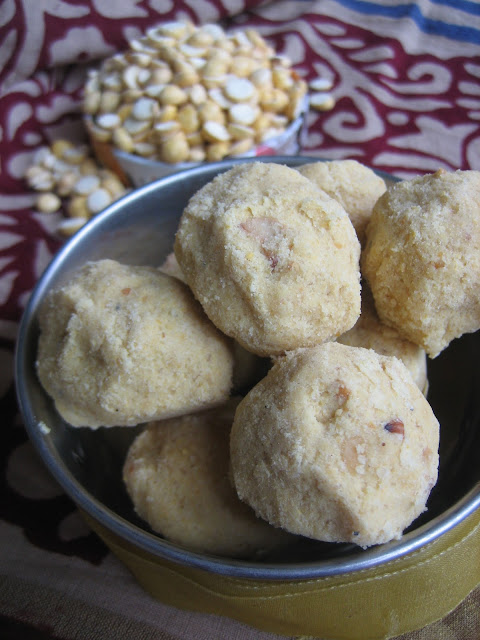 Spicy Foood: Maaladoo/Pottu kadala ladoo/Roasted gram ladoos
