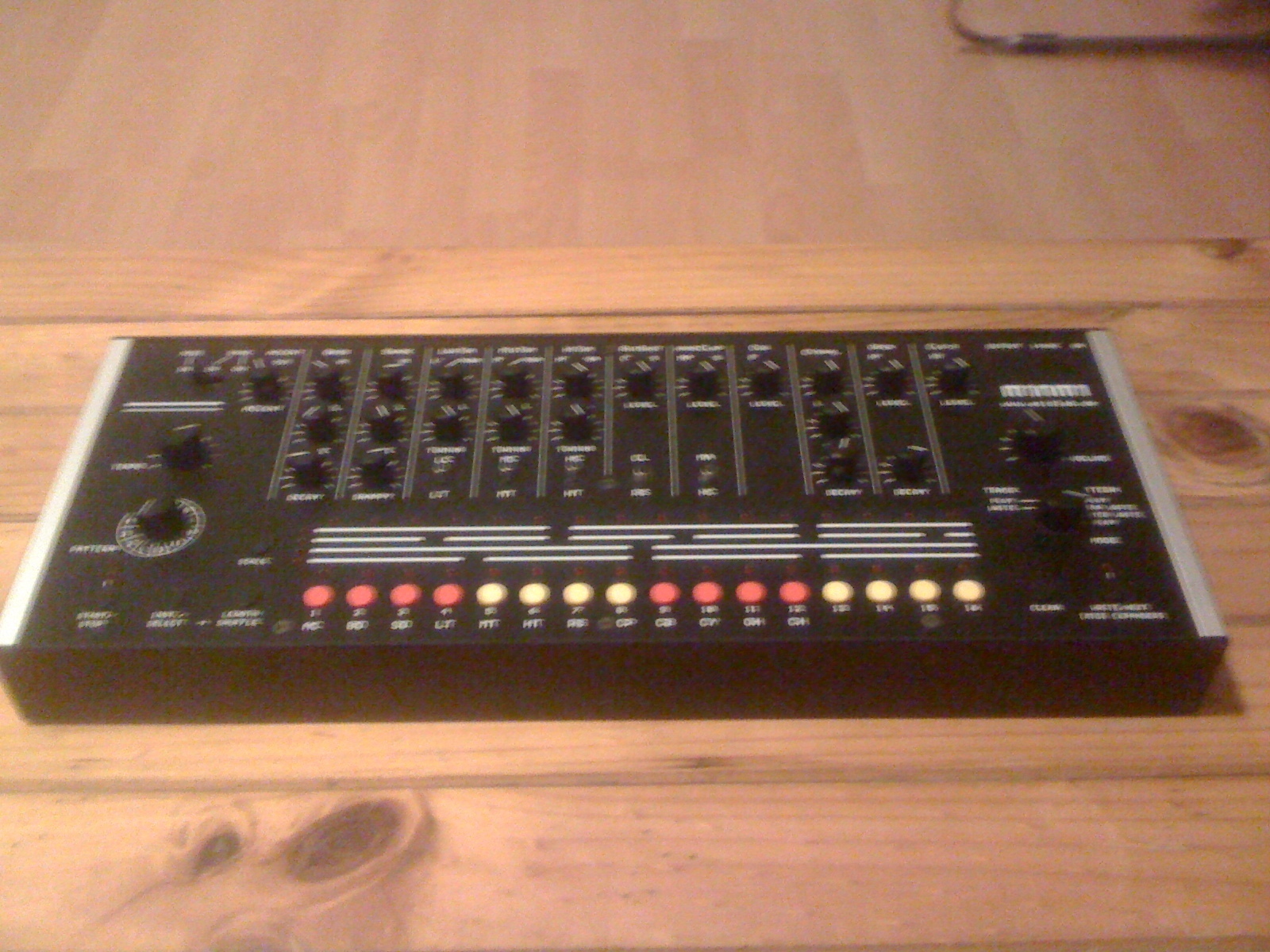 MATRIXSYNTH: Acidlab Miami ( Roland TR 808 Clone)