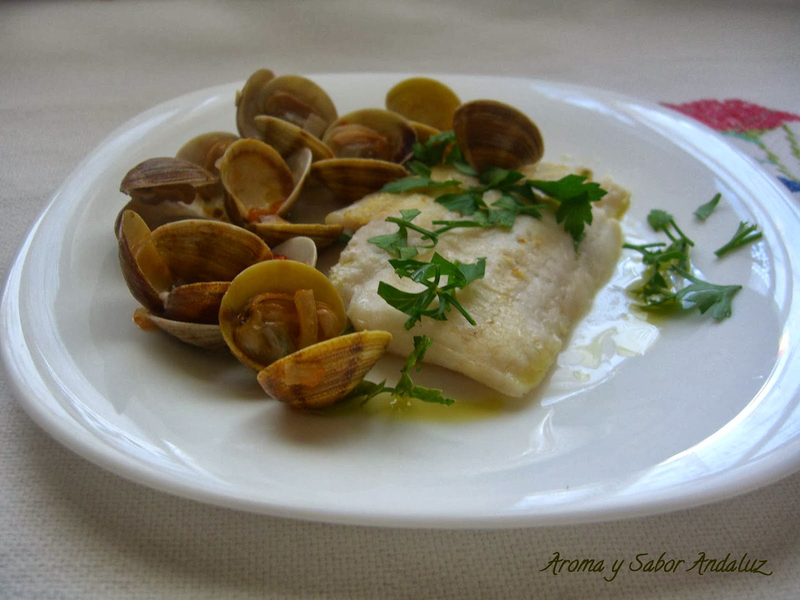 Aroma y Sabor Andaluz: Filete de merluza a la plancha con almejas