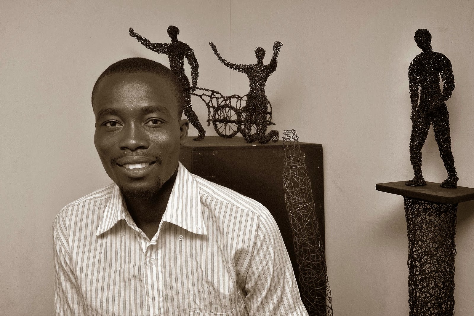 EXPO BOIS SACRE/ DAK'ART : Remy Samuz, le sculpteur du vide