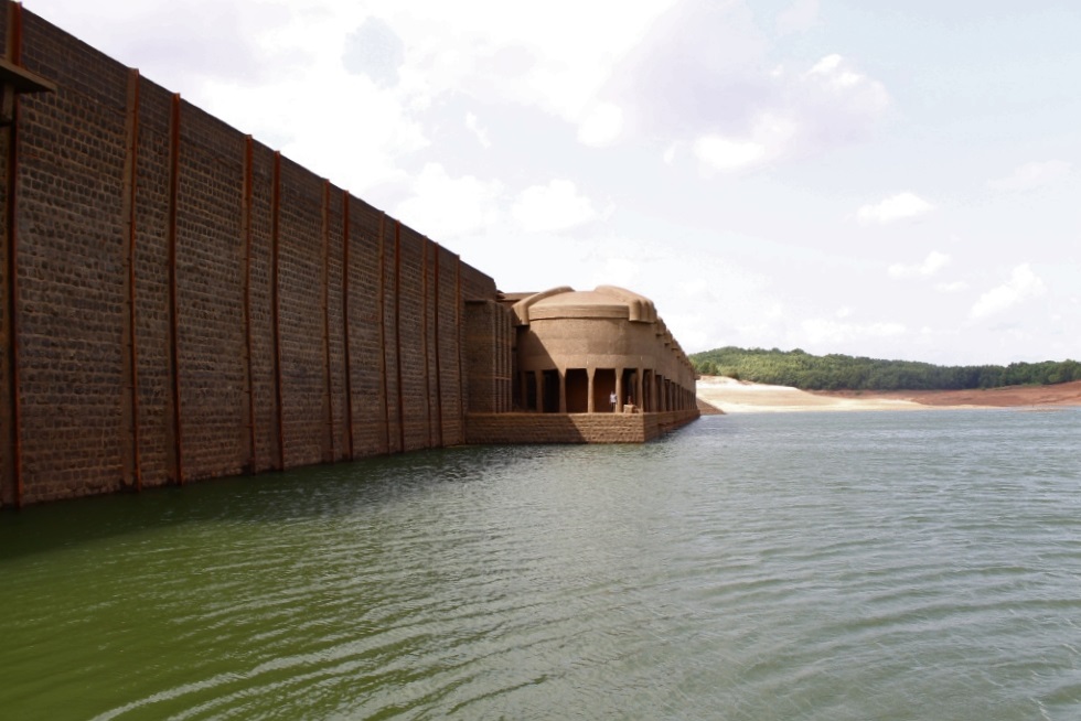 Journeys across Karnataka: Submerged Madenur dam in Linganamakki backwaters