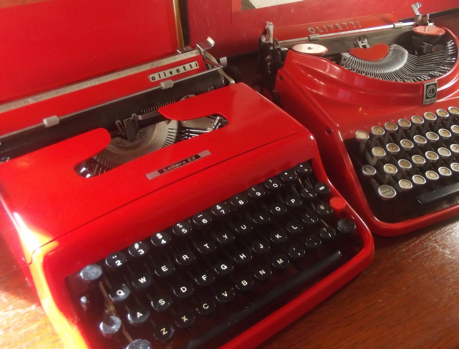 oz.Typewriter: Classic Olivetti Portable Typewriters in Italian Racing Red