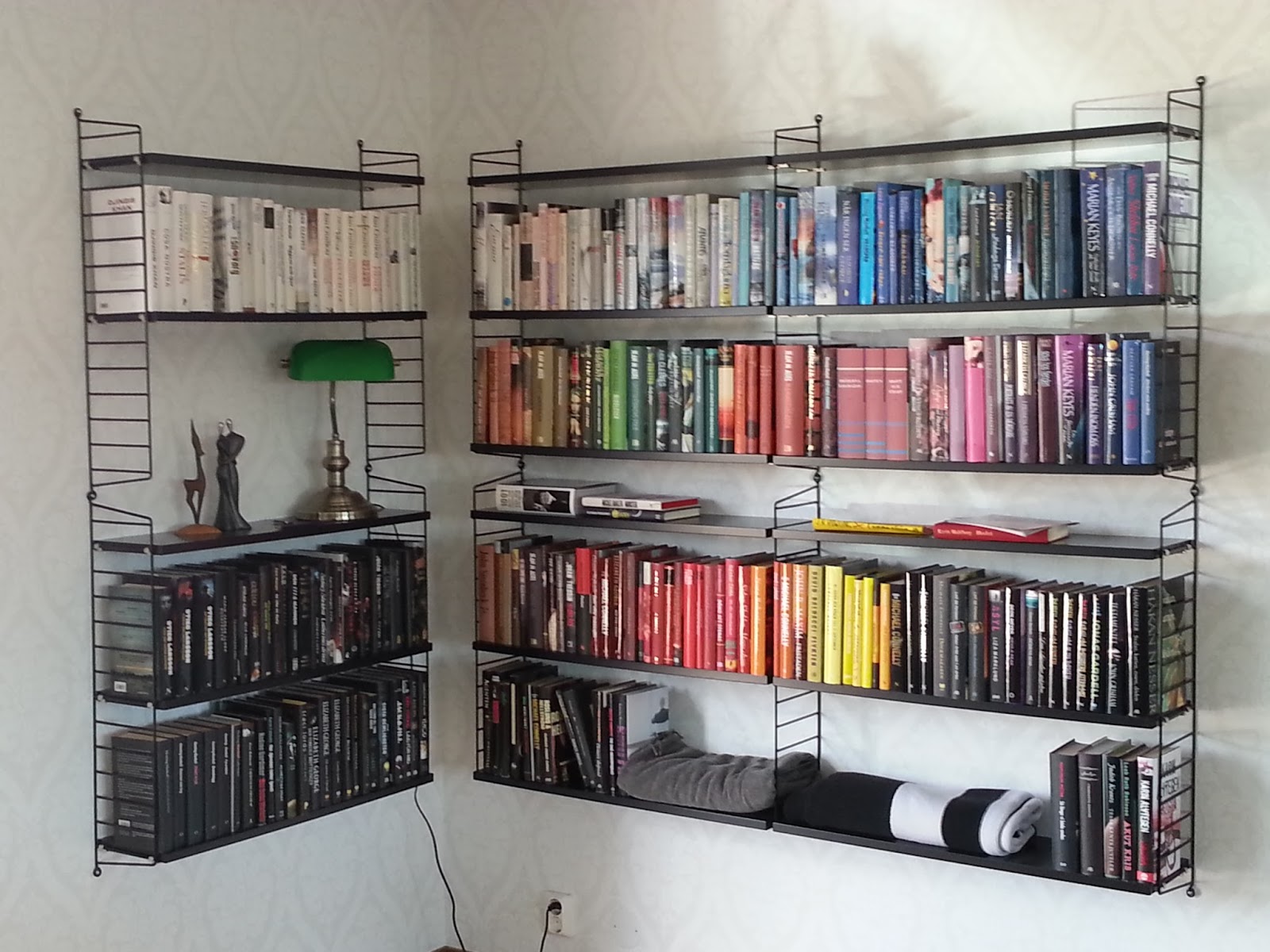 Hemma hos Tess: Älskade stringhylla