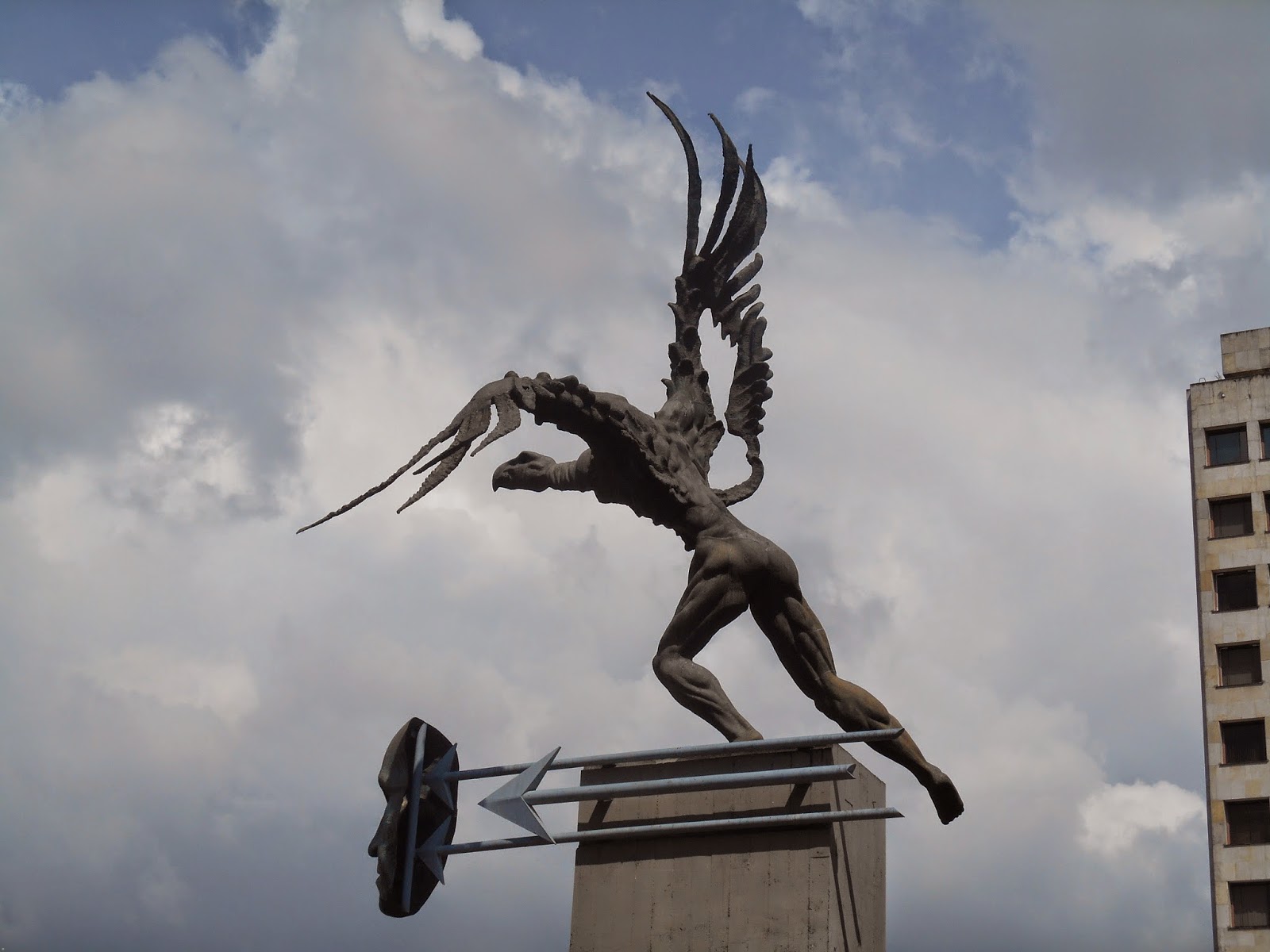 Esculturas de Colombia: Bolívar Cóndor - Rodrigo Arenas Betancurt