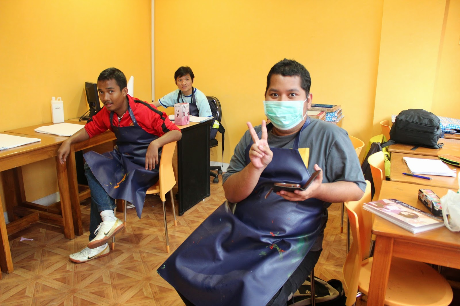 LONDON SCHOOL BEYOND ACADEMY [LSBA]: Menyablon kaos karya sendiri