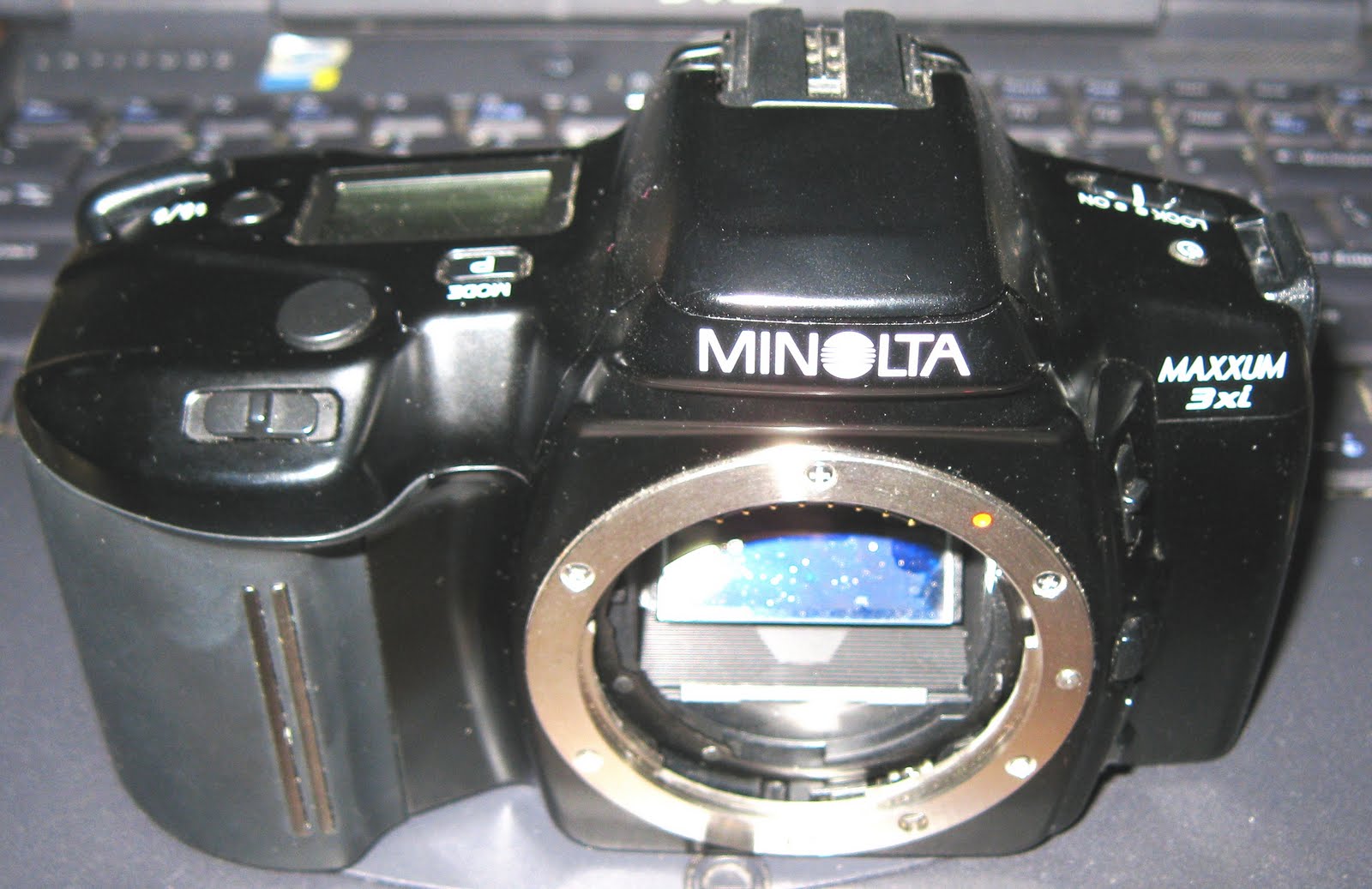 The Chens: The User’s Review: Minolta Maxxum 3xi SLR Camera