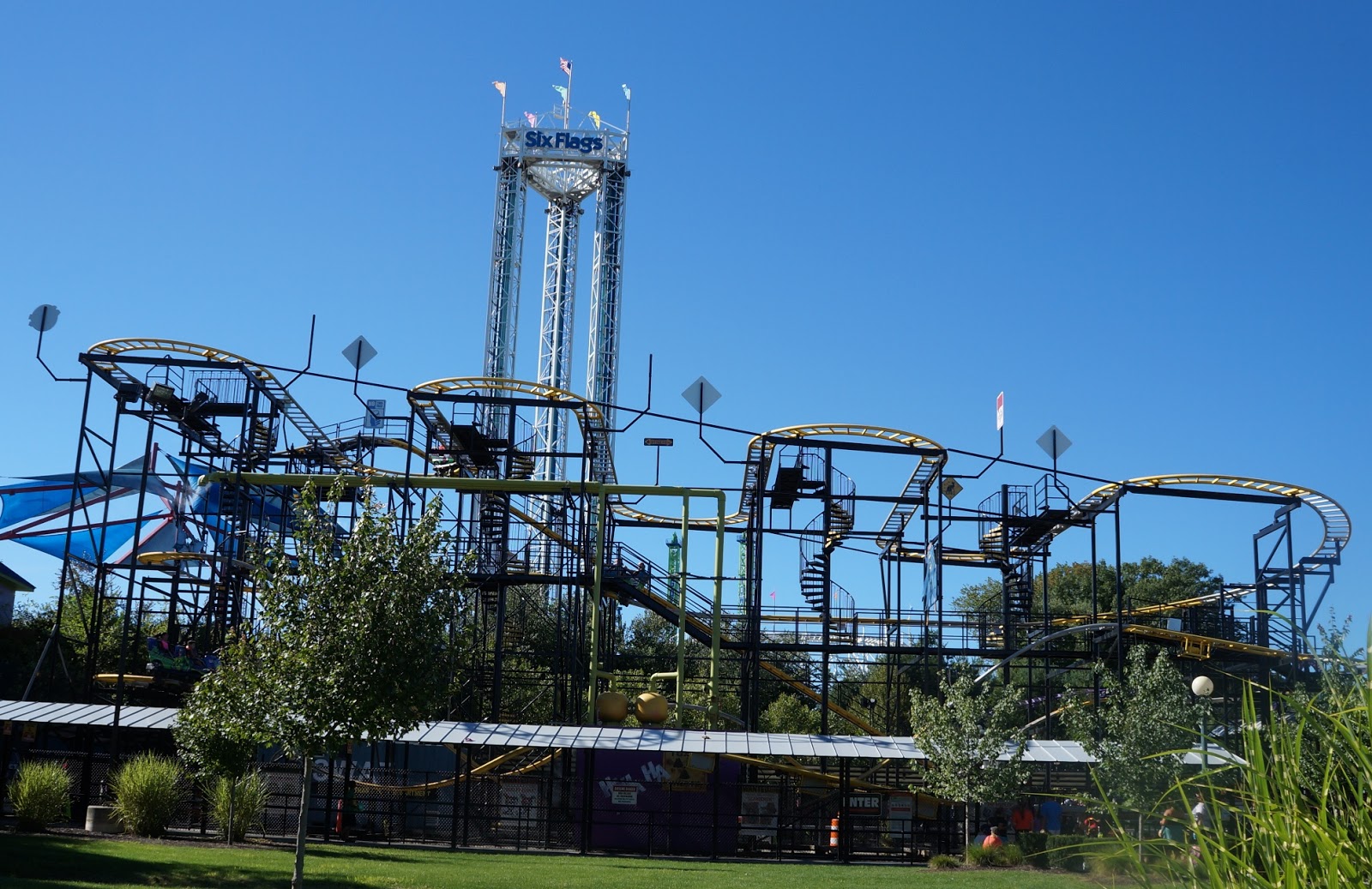 Evan and Lauren's Cool Blog: 9/12/13: Six Flags Go Big, Go Six Flags