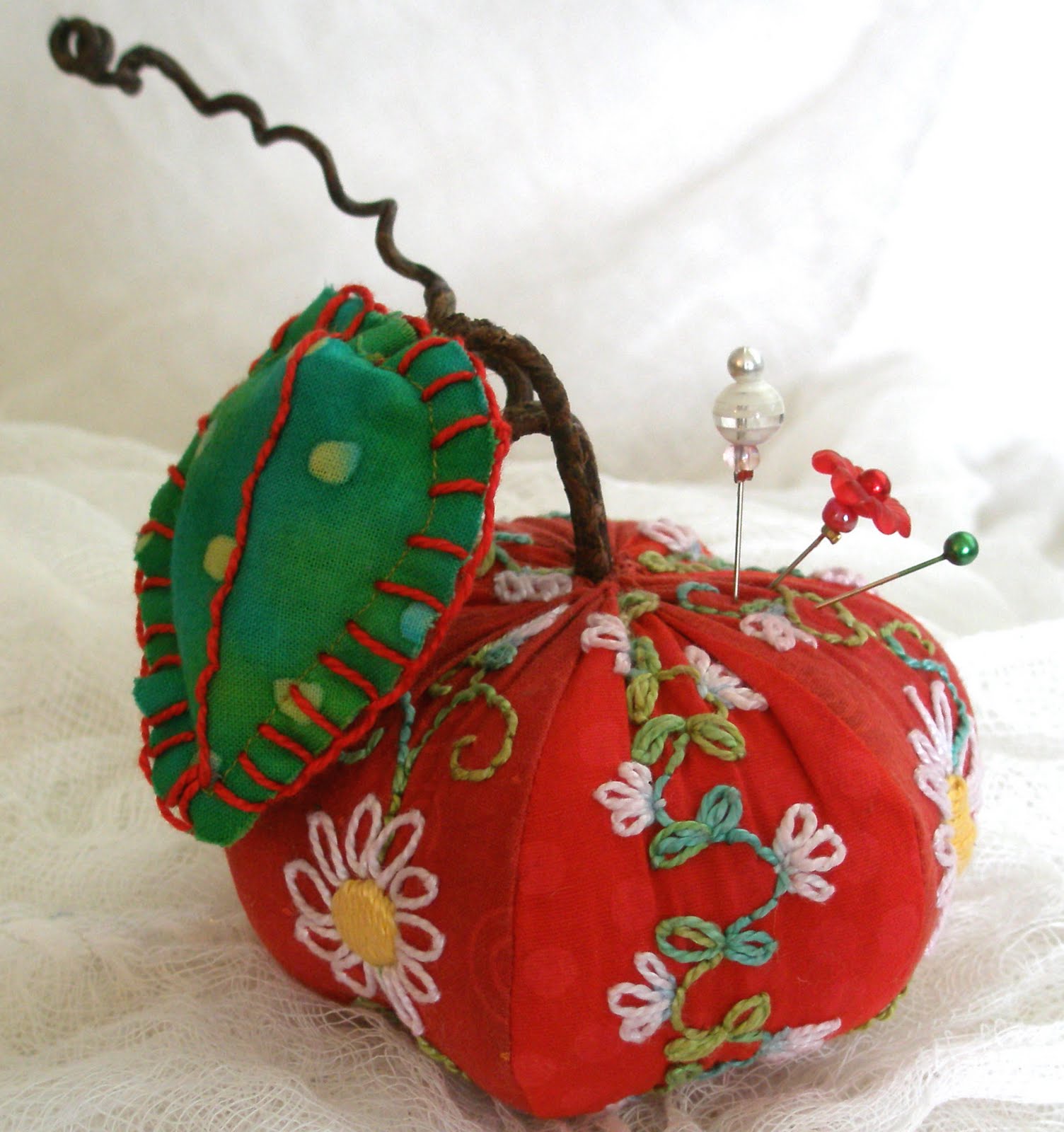 fiberluscious: The Chain Stitch or Lazy Daisy Stitch Tutorial