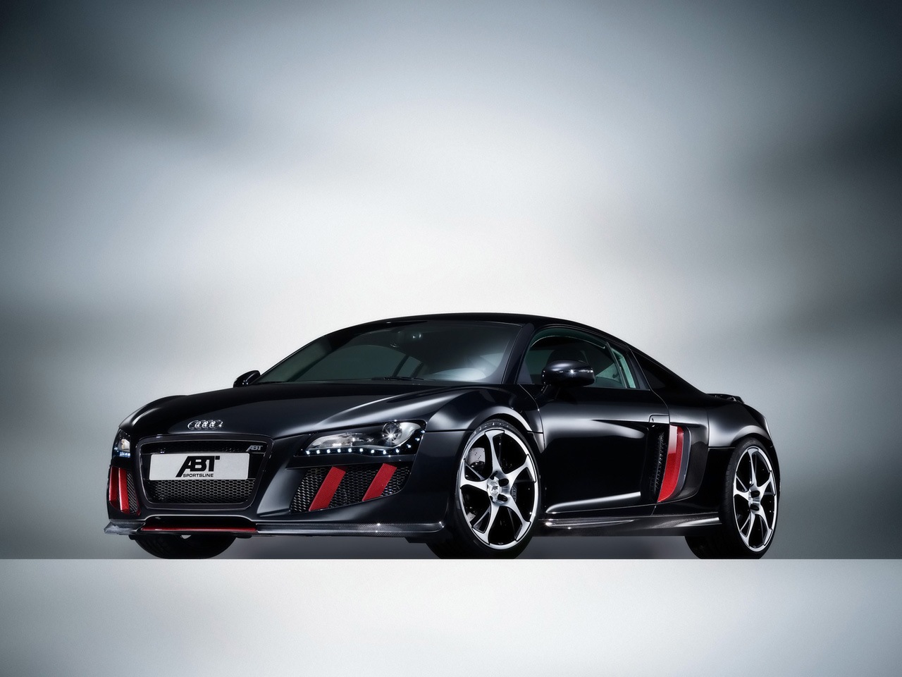 Audi Cars: Audi r8 Black and Red