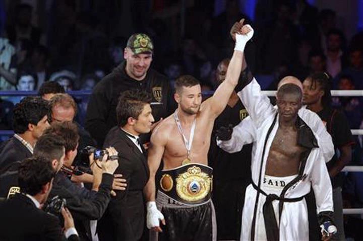 Afghan boxer Hamid Rahimi wins Kabul's first pro match | Hazara News