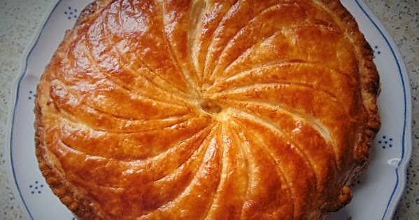 Back To The Table: Perfect Pithiviers....or.....The Easiest Apple Pie!