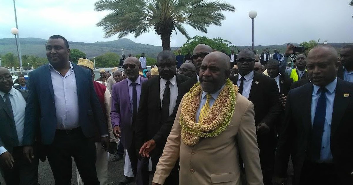 Vidéo : Le président Azali accueilli en fanfare à l'Aéroport Prince ...