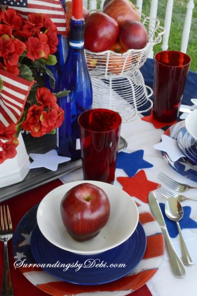 10 Beautiful Patriotic Tablescapes - Remodelando la Casa