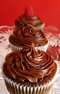 Dying for Chocolate Cupcakes: Krista Davis | Chocholate Cake Lezaat