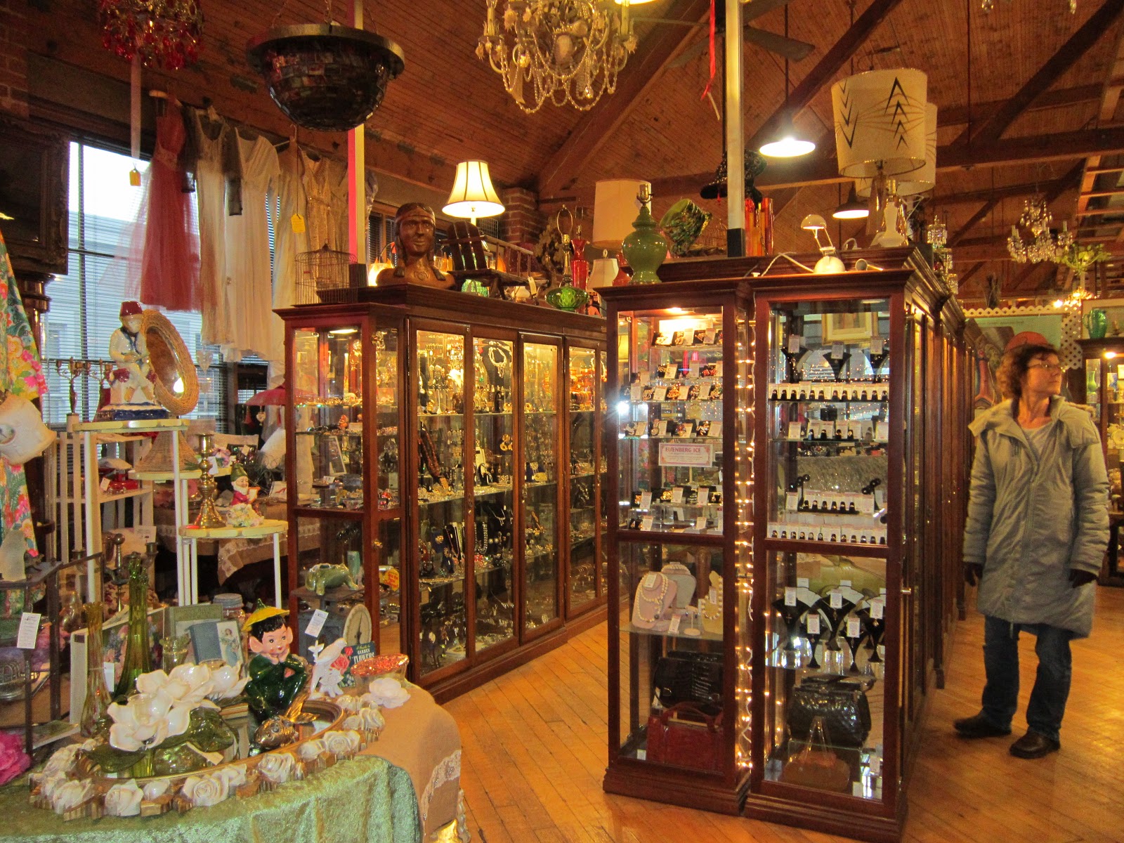 Toni's Vintage Trips: Northwest Vintage Fashion in Seattle, WA