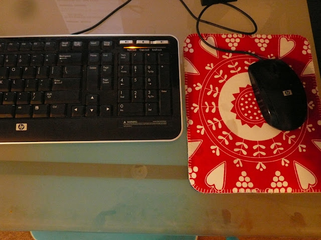Something Lubely...: Fabric mousepad tutorial...