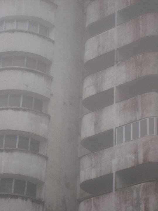 (MERRUL): AMBER COURT BERHANTU