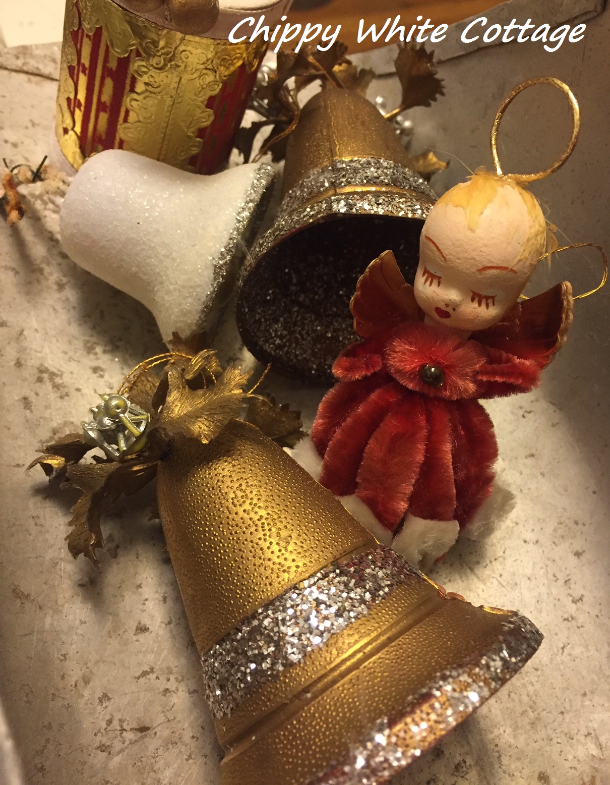 Chippy White Cottage: Rummaging Around