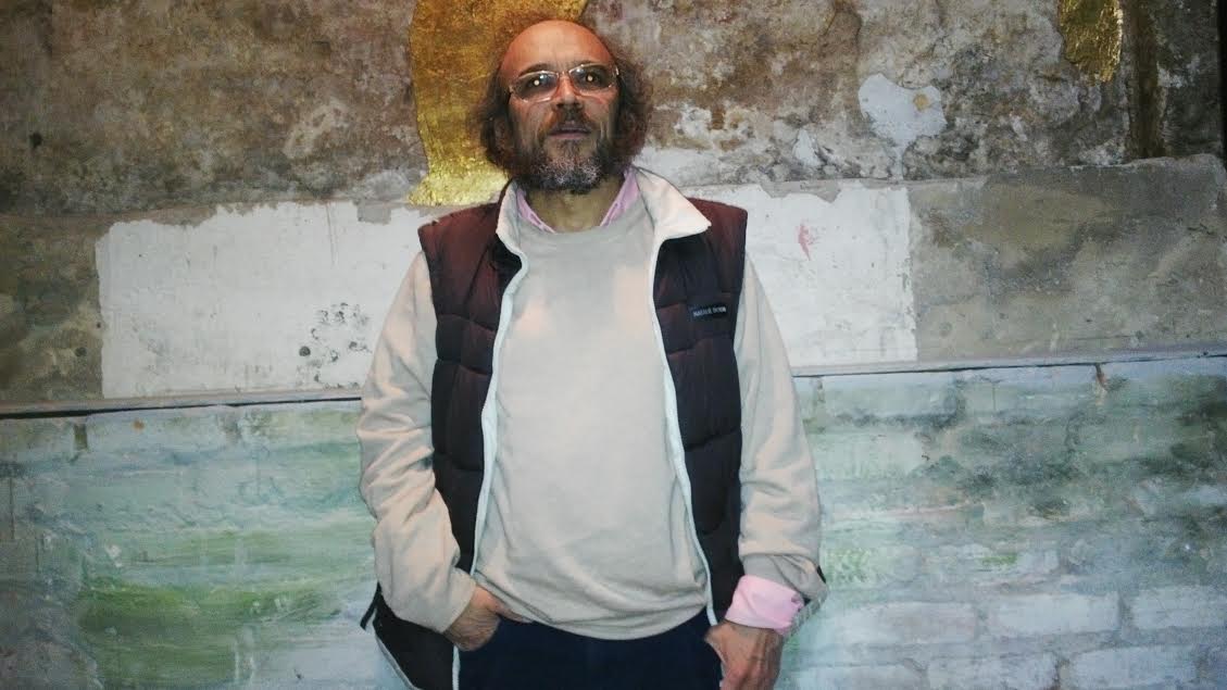 César Badillo sabe 'Cómo regresa el humo al tabaco' | La Pluma & La Herida