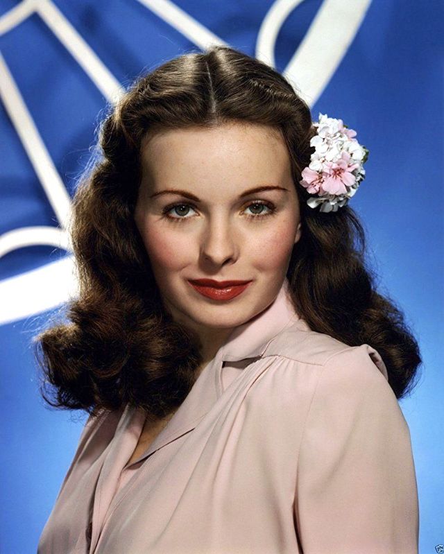Hollywood's Number One Party Girl: 40 Glamorous Photos of Jeanne Crain ...