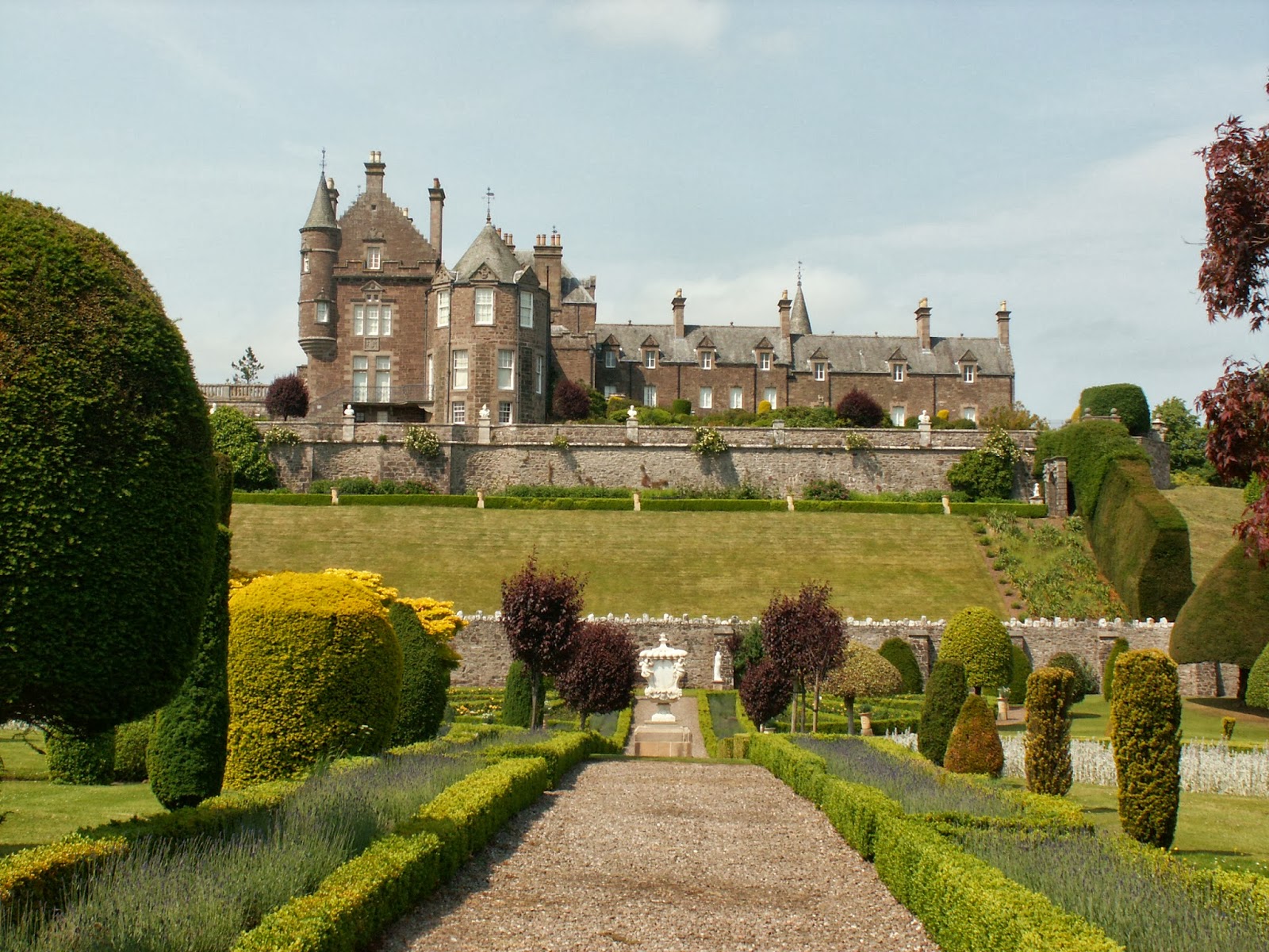 CUBO ET EXCUBO: Drummond Castle