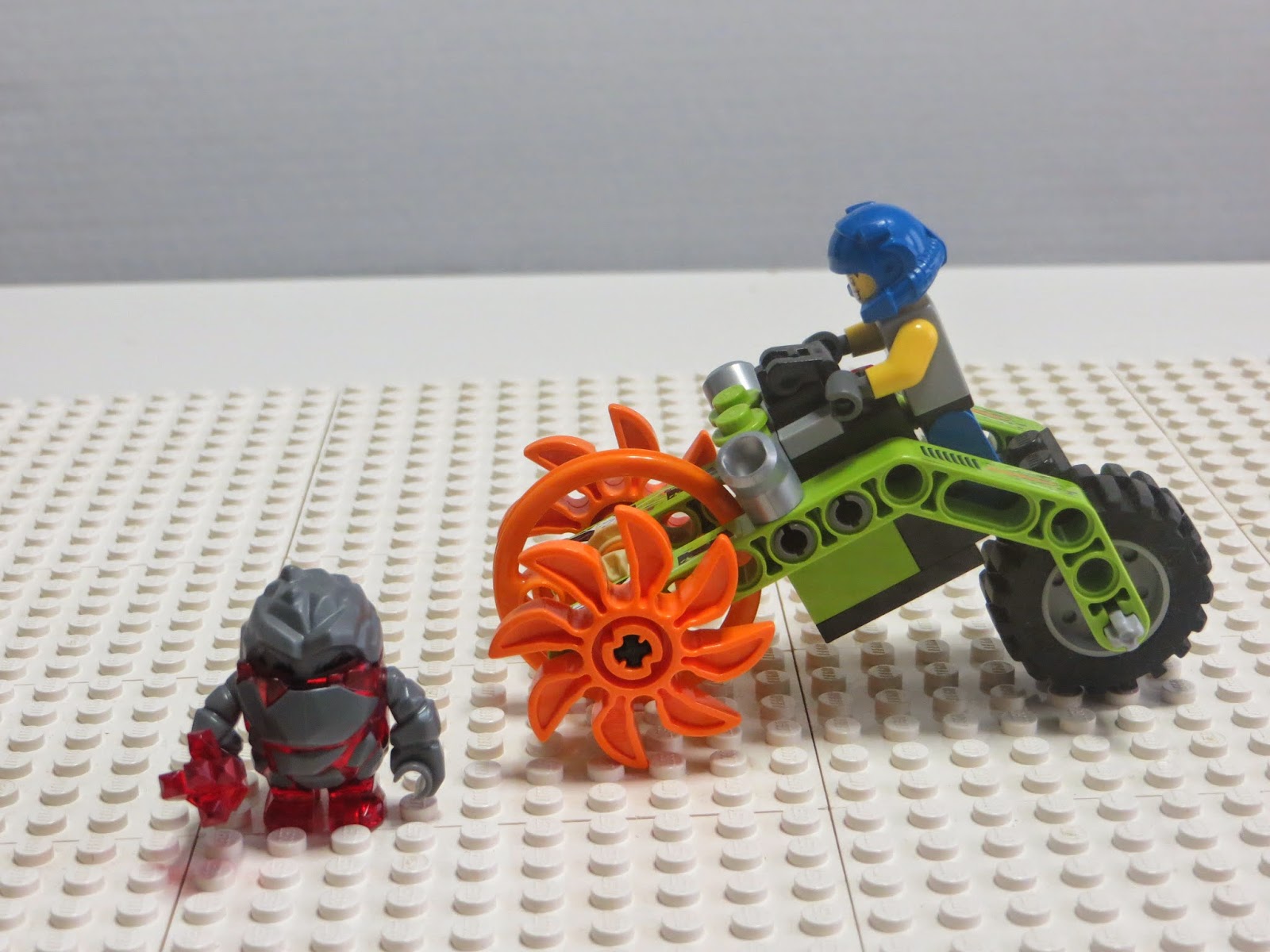 The Brick Zone: LEGO Power Miners 8956 Stone Chopper Formal Review