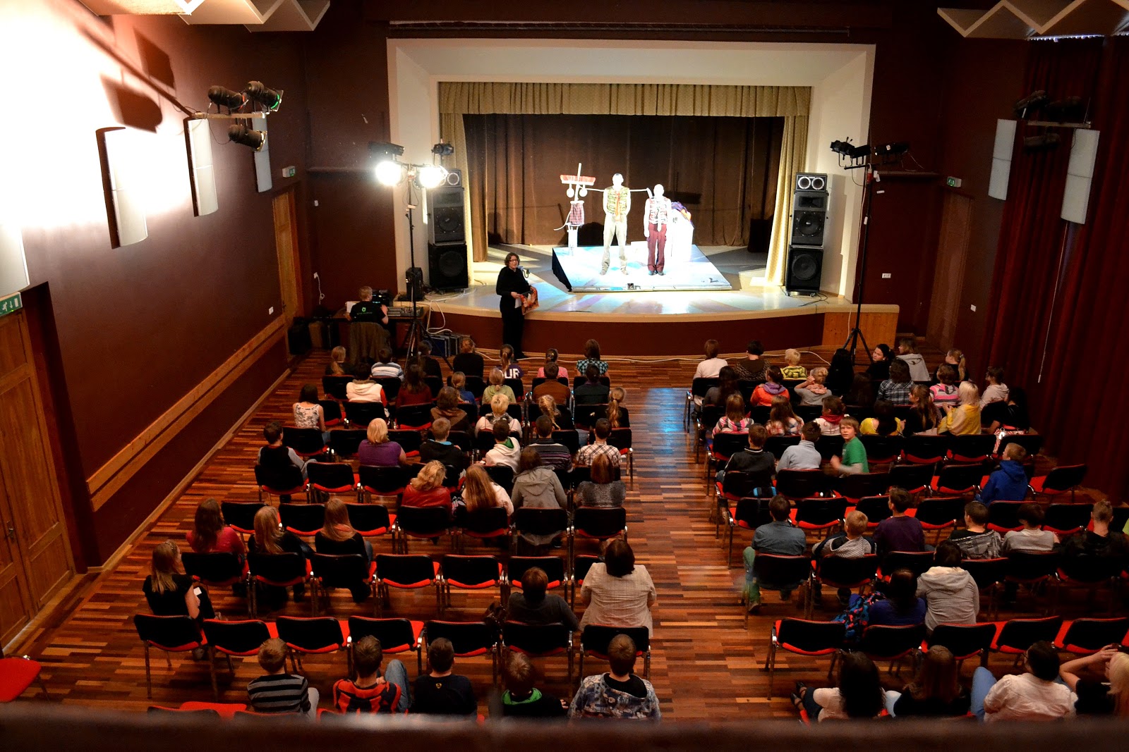 VõNNu KuLTuuribloGi: Võnnus VAT-Teater 18.10.2012 kell 13:00