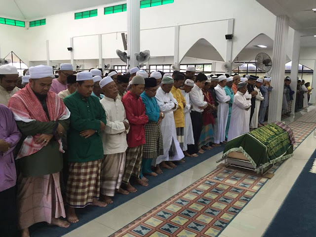 5 GAMBAR Suasana Sayu Saat Arwah Pak Piee Dikebumikan