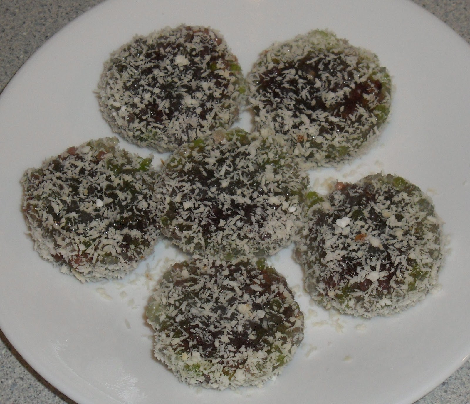 Gim's Delish Delights: Red Bean Sago Kuih 红豆西米糕
