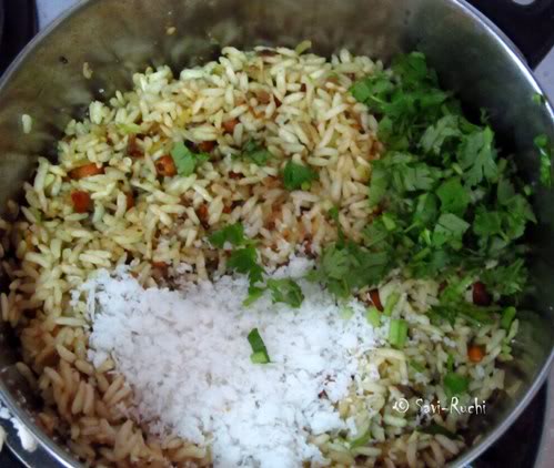 Savi-Ruchi: Mandakki Oggarane / Spicy puffed rice: Beginner Series