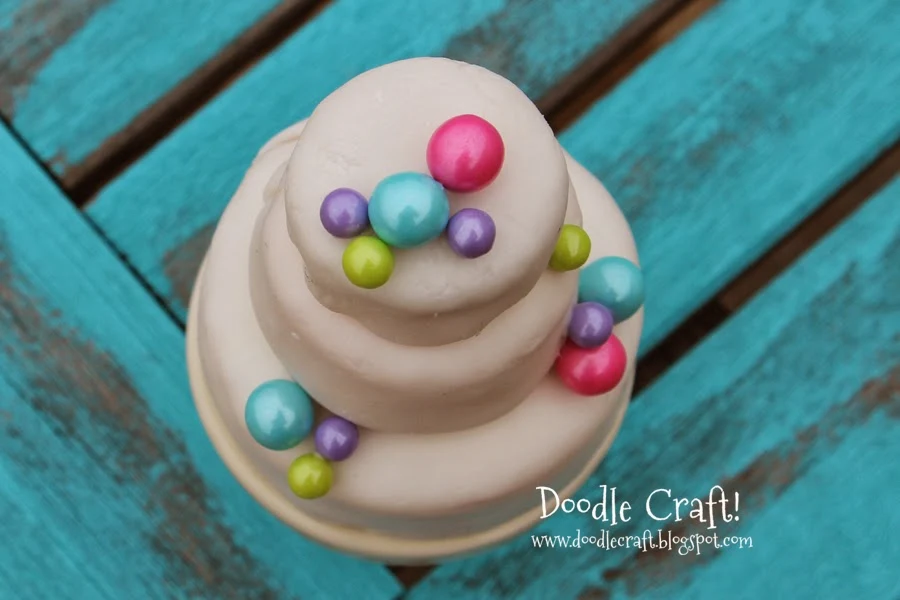 Mini 3-Tier Wedding Cake Cupcakes!