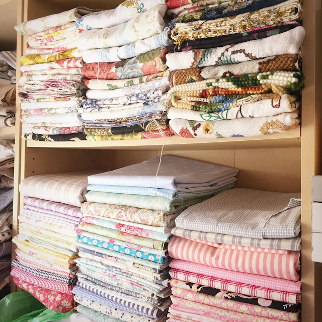 Roxy Creations: Folding fabric tutorial