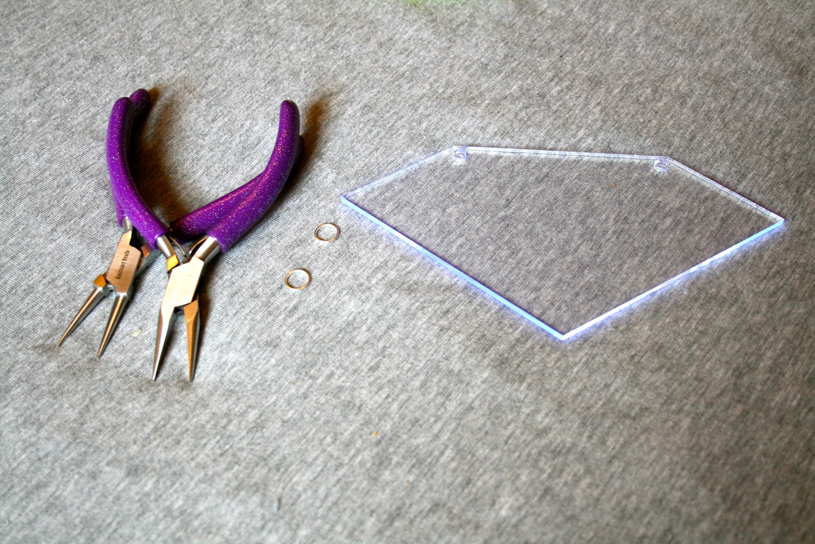 Mai Inspiration: DIY: Perspex Necklace