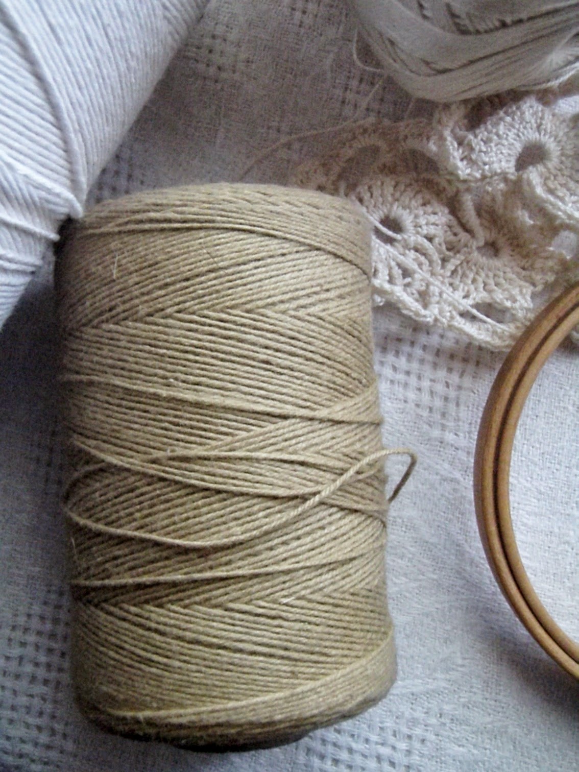 Cabin & Cottage : A Thing For String & White Linen